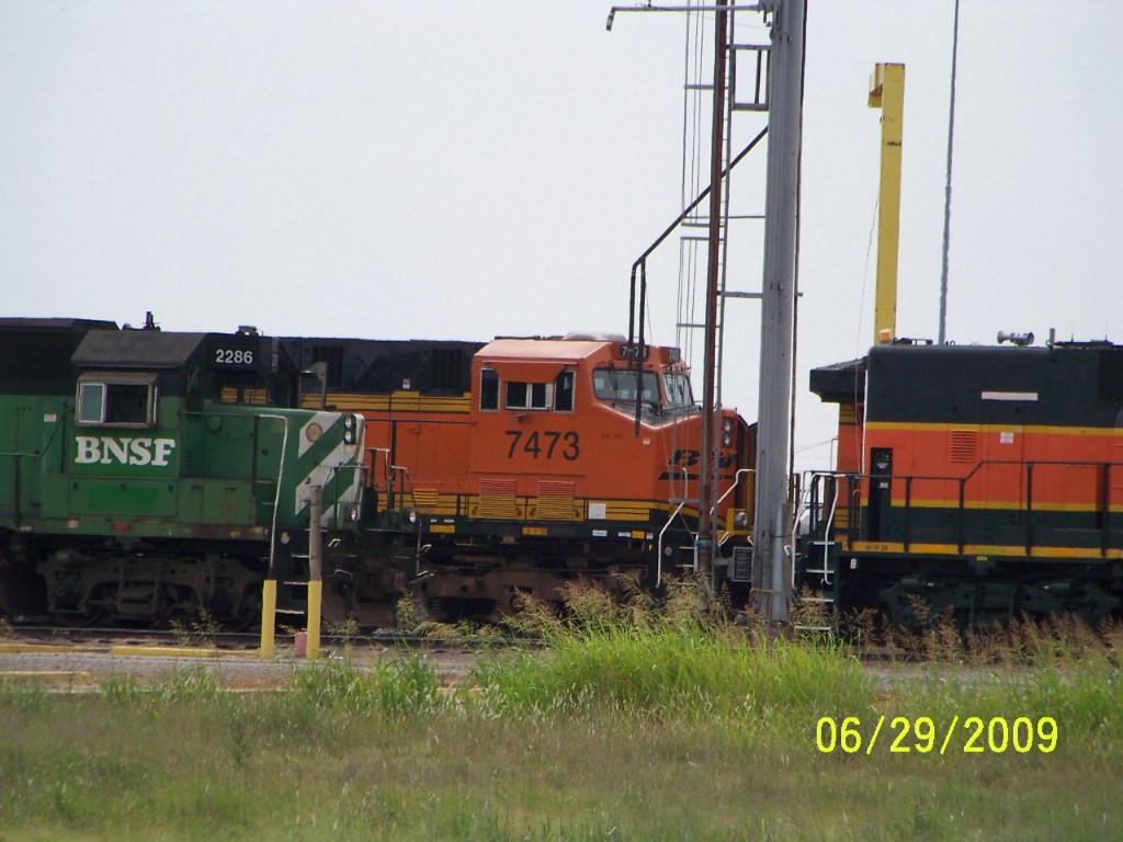 BNSF ES44DC 7473